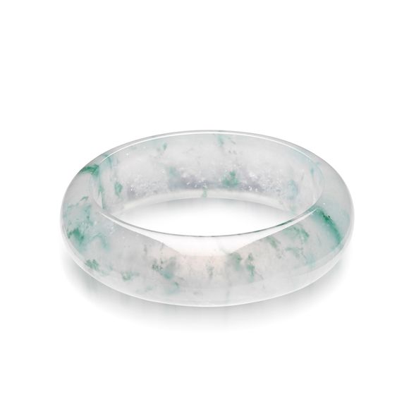Bonhams : An icy jadeite bangle