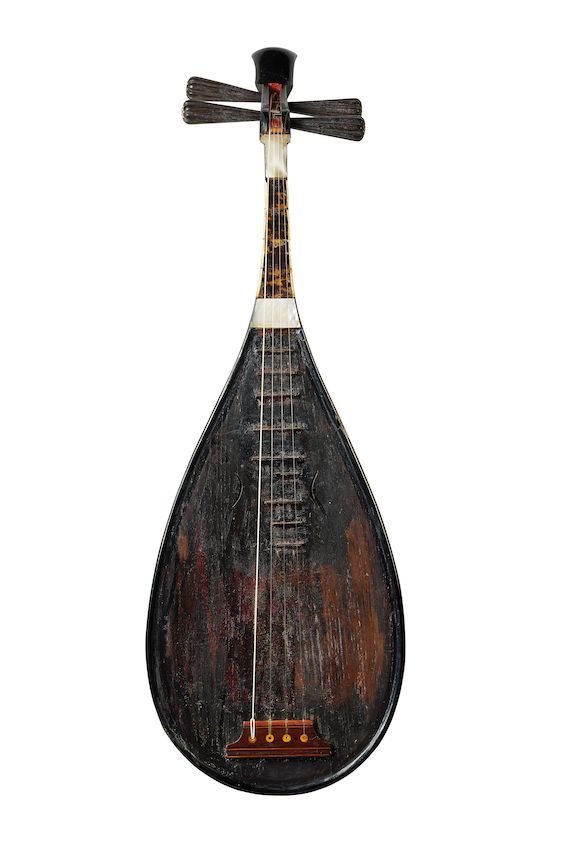 Bonhams : A fine nanyin 'huaiyun' pipa Qing Dynasty