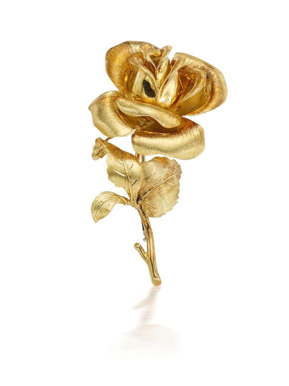 Bonhams : AN 18K GOLD ROSE BROOCH