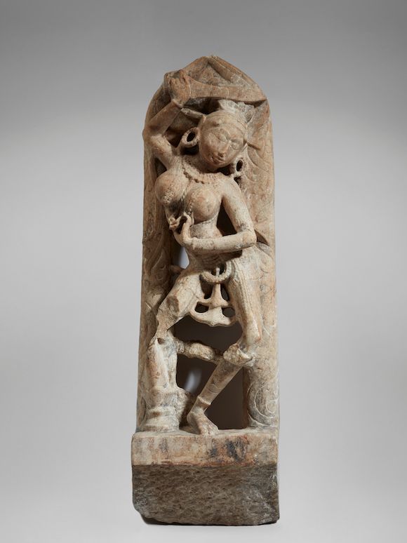 Bonhams : STÈLE REPRÉSENTANT UNE SURASUNDARI EN MARBRE INDE OCCIDENTALE ...