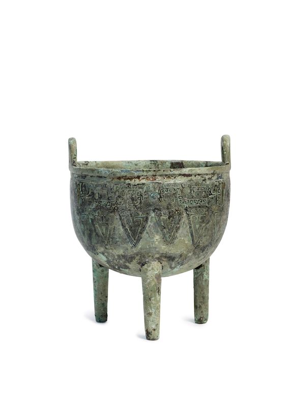 Bonhams : AN ARCHAIC BRONZE RITUAL FOOD VESSEL, DING Shang Dynasty