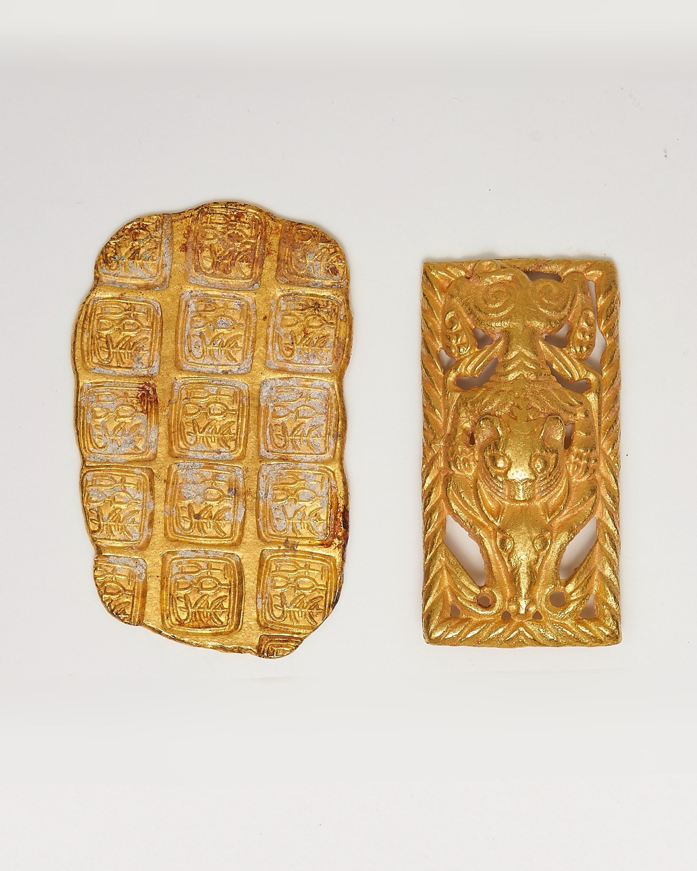 Bonhams : A gold plate of joined coins, and an Ordos-style gold plaque ...