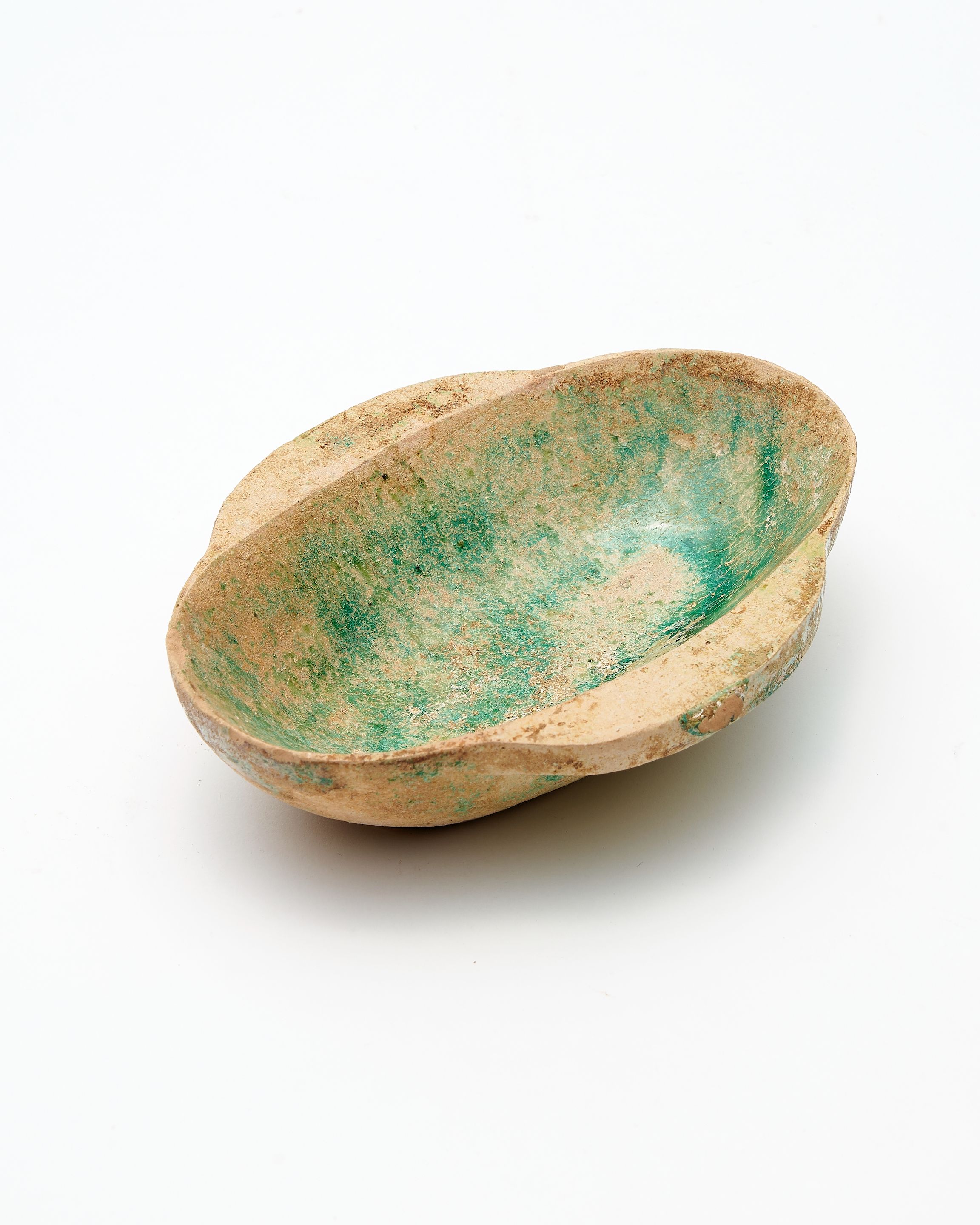 Bonhams : A green-glazed 'ear' cup Han dynasty