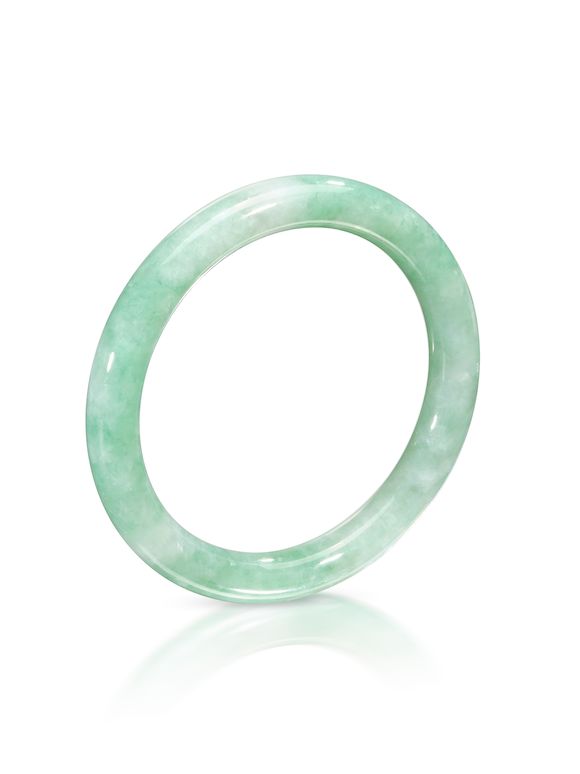 Bonhams : JADEITE BANGLE