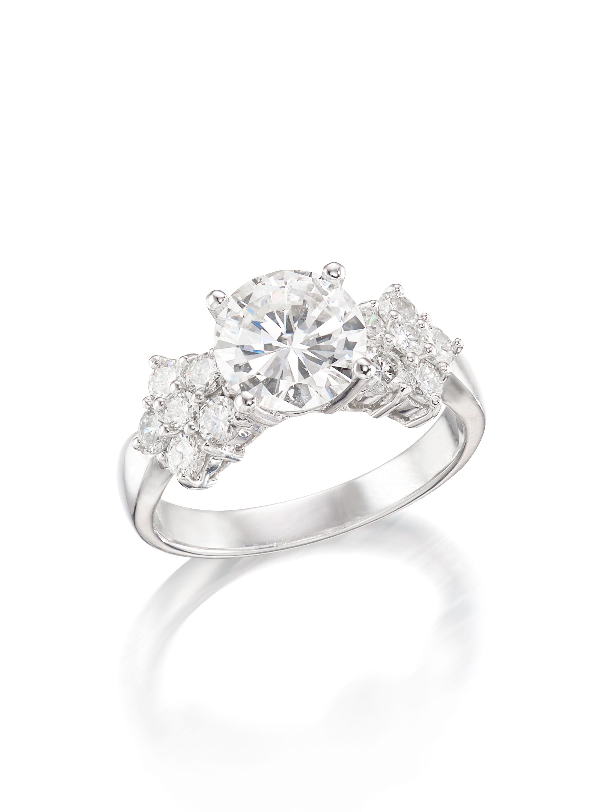 Bonhams : DIAMOND RING