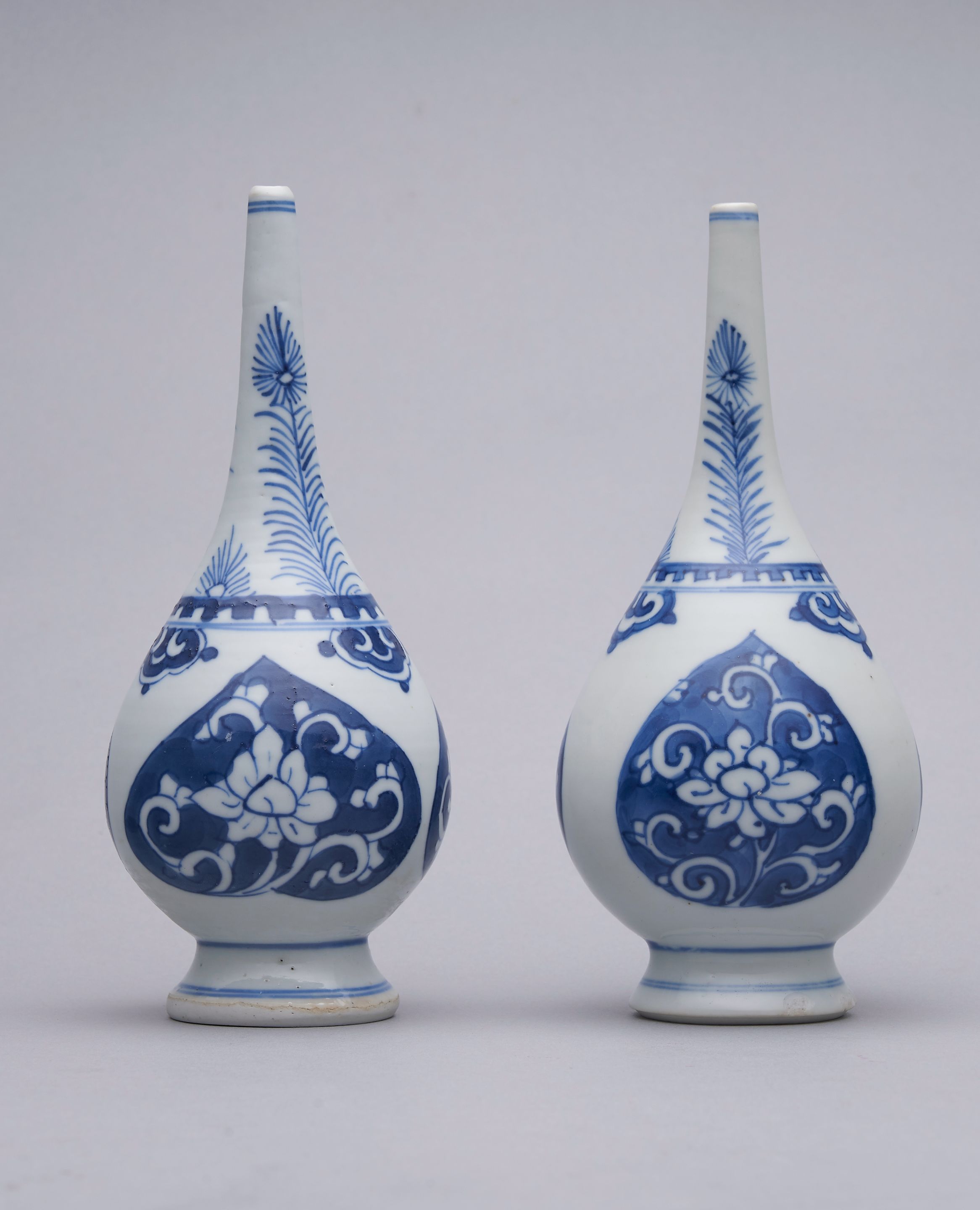 Bonhams : A pair of blue and white rosewater sprinklers Kangxi (2)