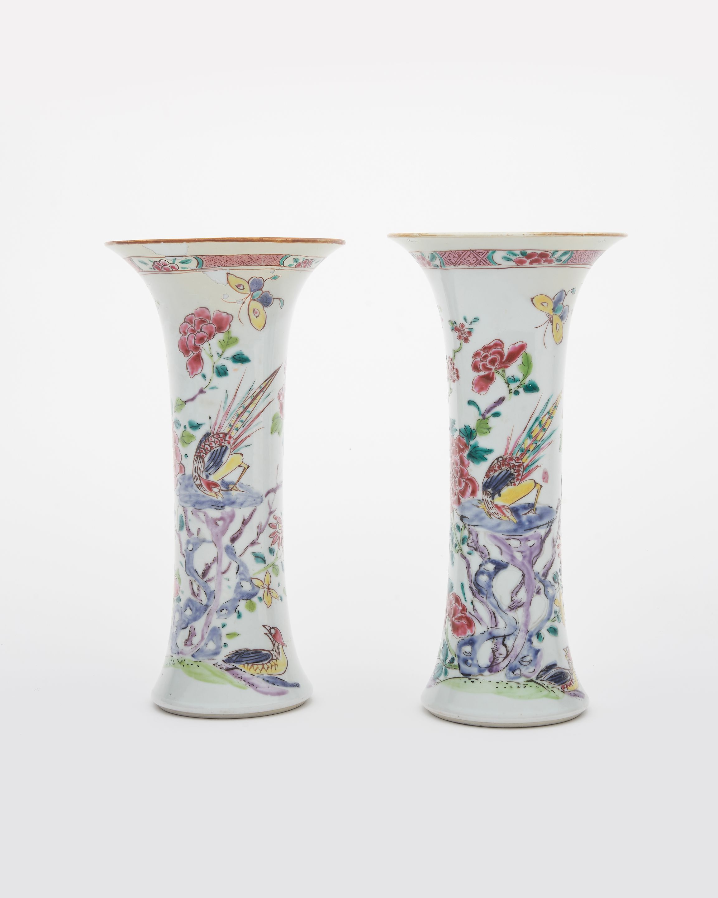 Bonhams : A pair of famille-rose beaker vases 18th/19th century (2)