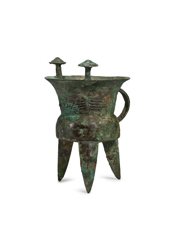 Bonhams : AN ARCHAIC BRONZE RITUAL TRIPOD WINE VESSEL, JIA Shang dynasty