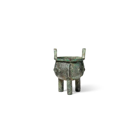 Bonhams : A SMALL ARCHAIC BRONZE RITUAL TRIPOD VESSEL, DING Shang Dynasty
