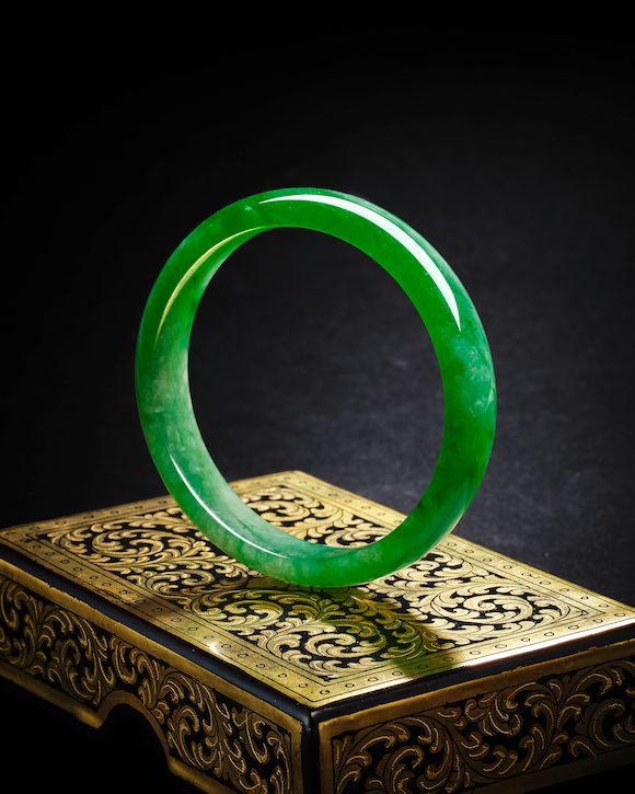 Bonhams : JADEITE BANGLE