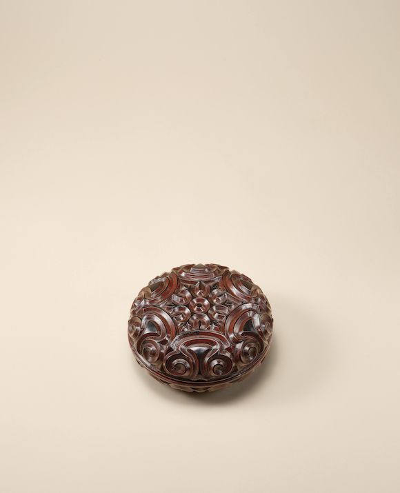 Bonhams : A TIXI GURI LACQUER CIRCULAR BOX AND COVER Yuan Dynasty (3)